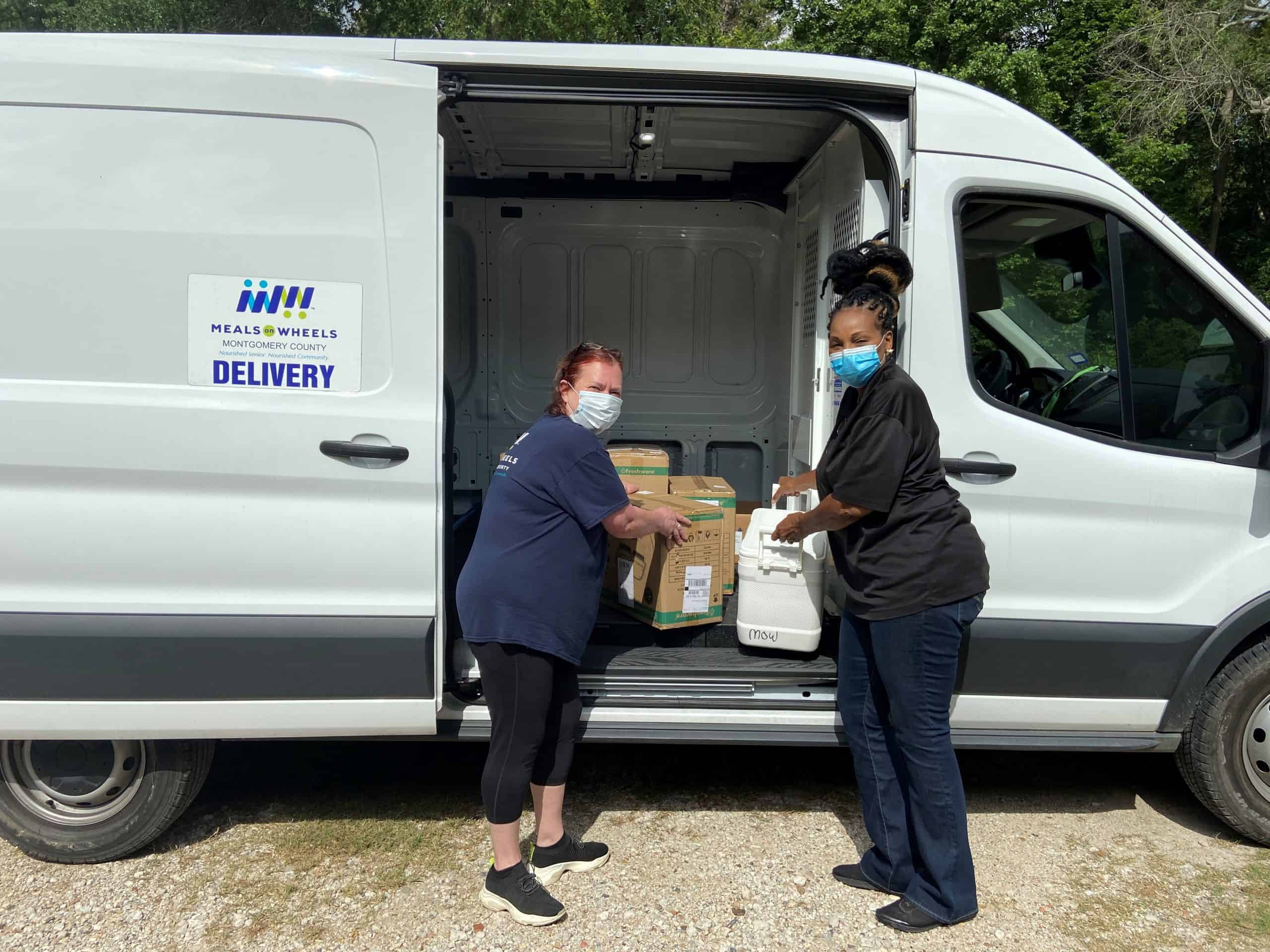 Tamina community receives hot lunches with MOWMC and CBOW - Hello Woodlands